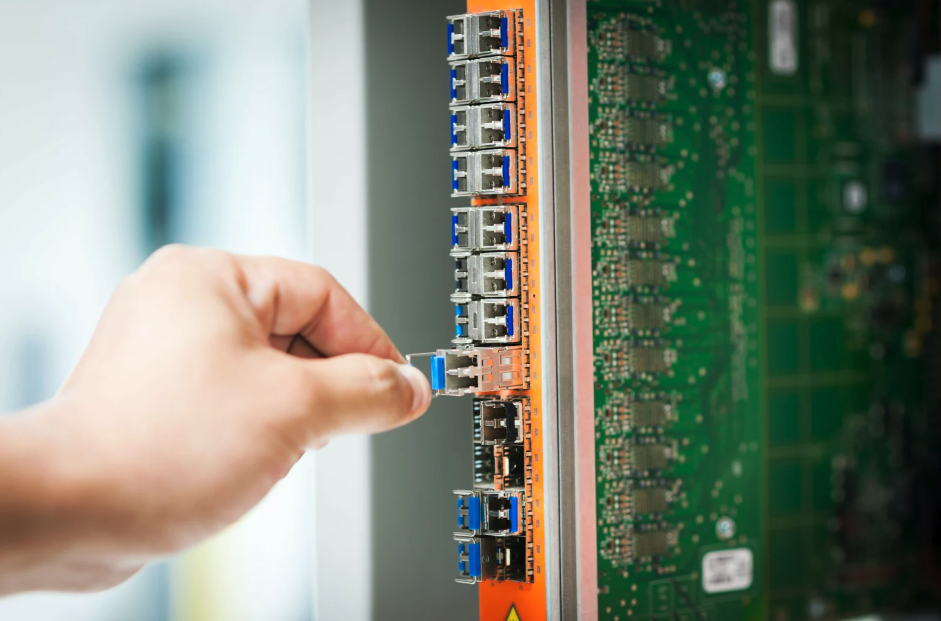 Broadcom Tomahawk 5 For Data Center Networking - Microchip USA