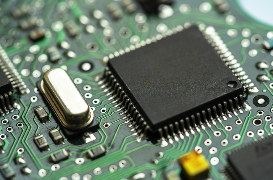 Microcontrollers vs. Microprocessors -Microchip USA